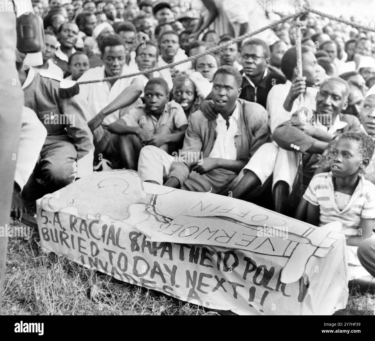 KENYAN PREMIER AFRICAN LEADER JOMO KENYATTA AT CEREMONIAL BURIAL ...