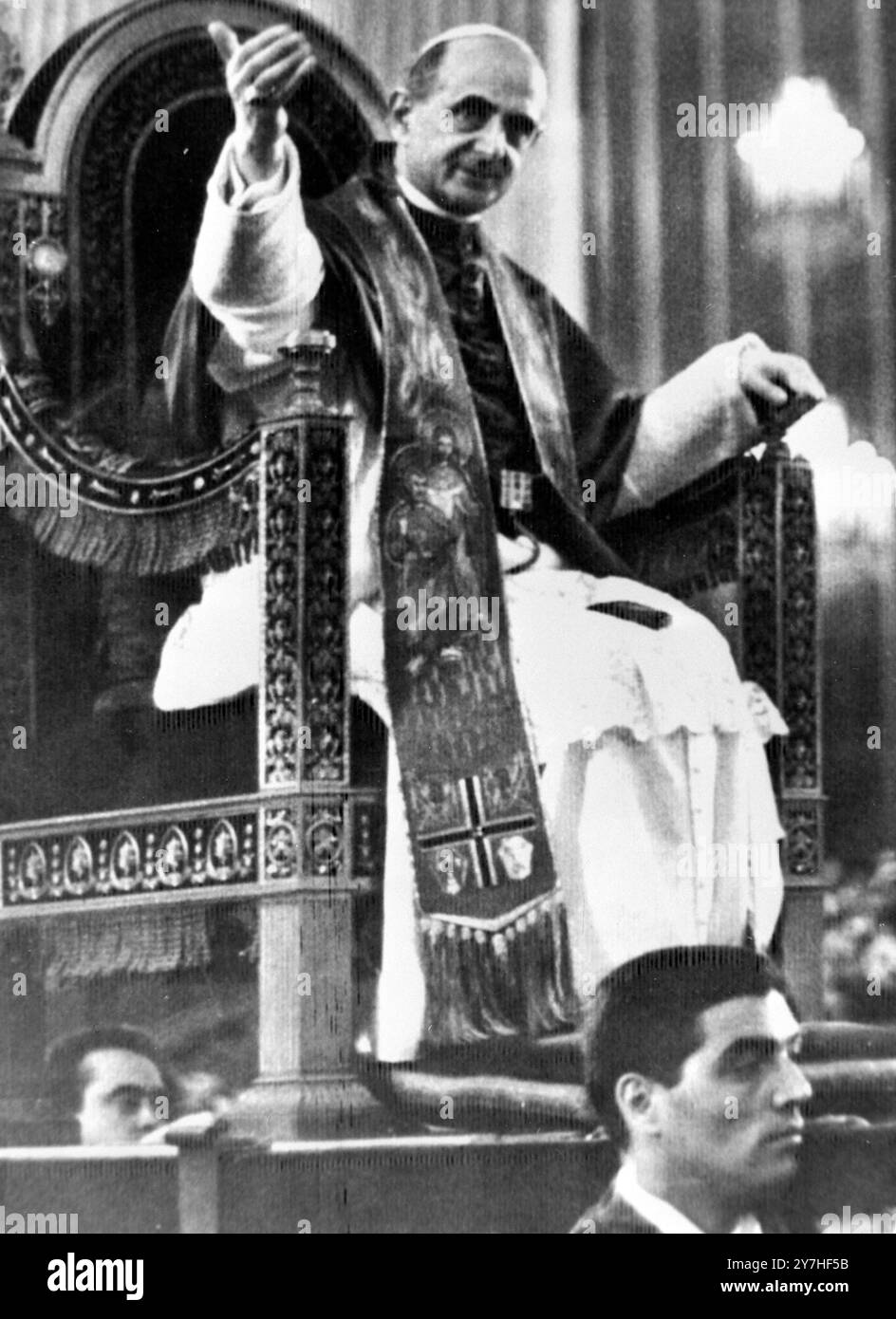 POPE PAUL VI CARRIED ON CHAIR IN VATICAN CITY / ; 21 JUNE 1964 Stock ...