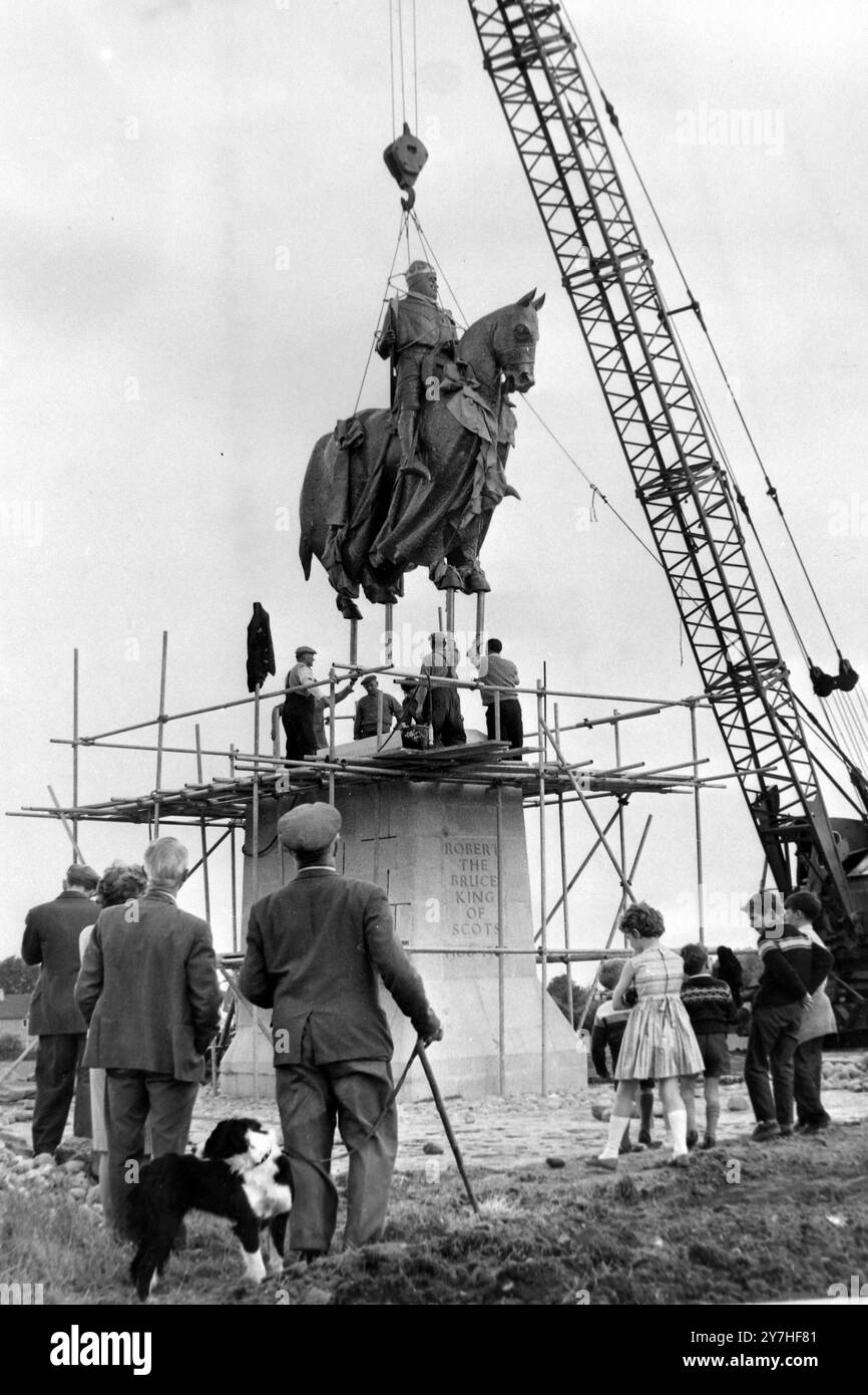 STATUE OF ROBERT BRUCE PLACED IN READINESS UNVEILING QUEEN IN SCOTLAND ...