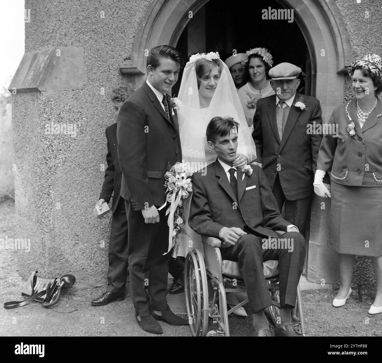 ANNE FREW WITH BROTHER GRAHAM AND HUSBAND RALPH NICHOLS IN OXFORD ...
