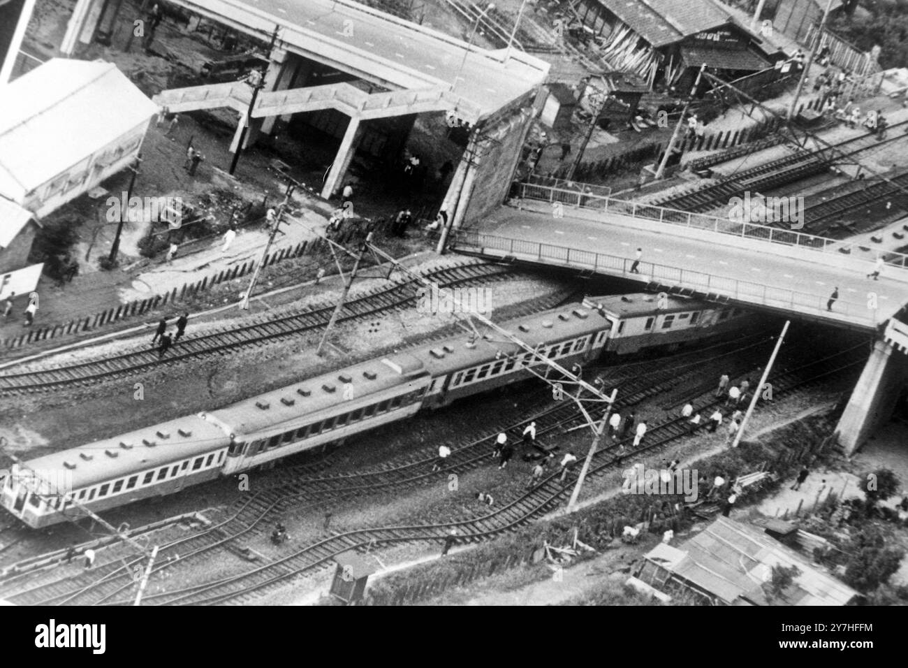 EARTHQUAKE ROAD BRIDGE COLLAPSED TOP PASSENGER TRAIN IN NIIGATA, JAPAN ...