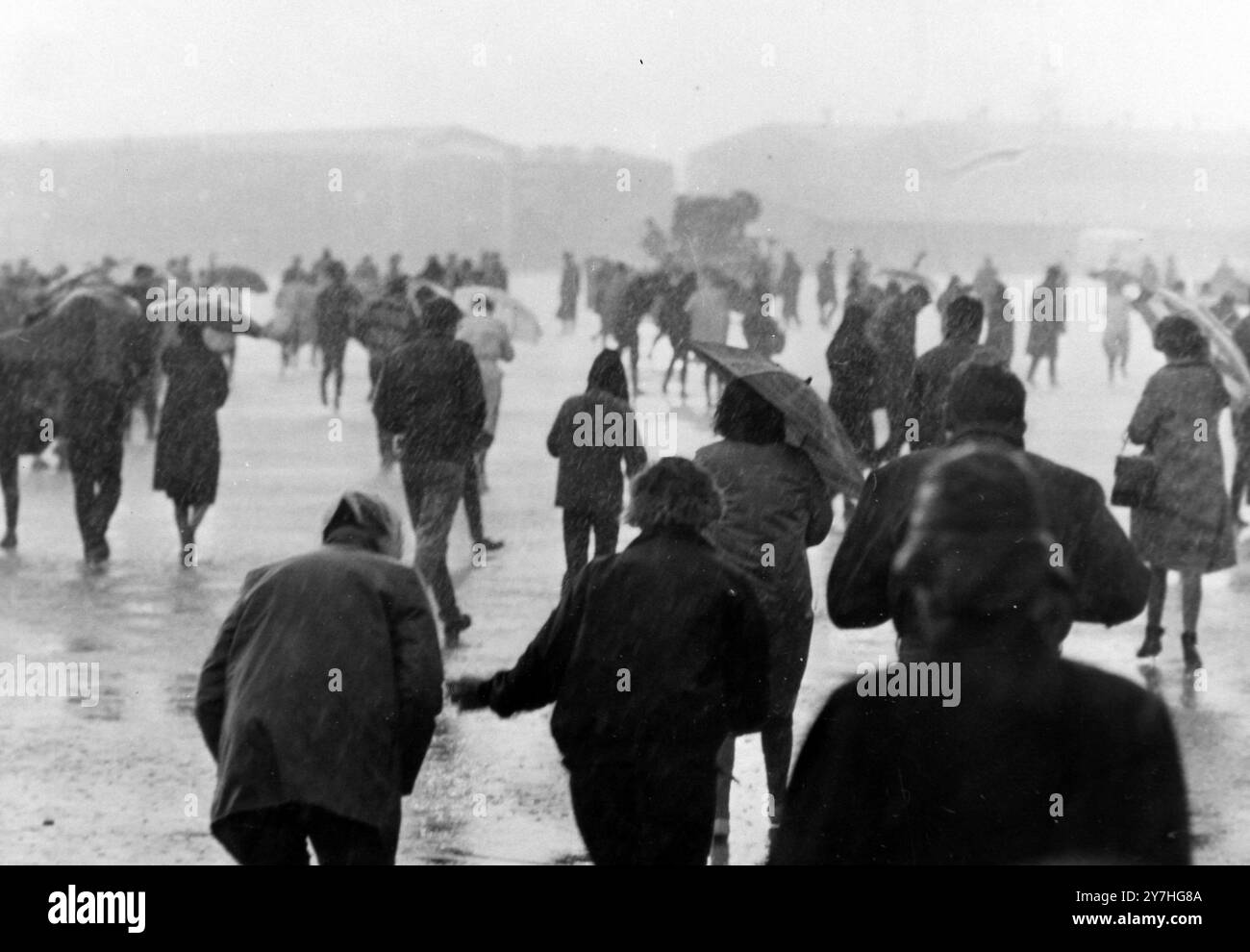 THE BEATLES GET WET IN SYDNEY, FANS OF BEATLES AT SYDNEY AIRPORT ...