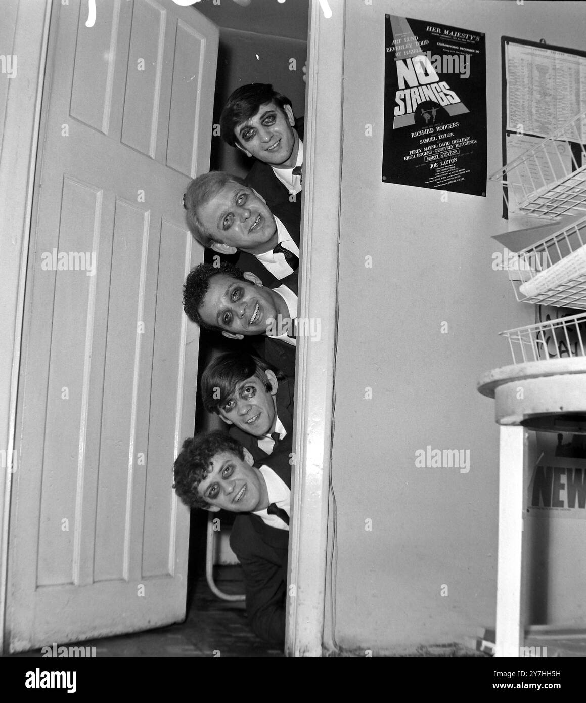 MUSIC POP GROUP THE COUSINS - MICK WALSH, BARRY WALSH, KENNY THOMSON ...