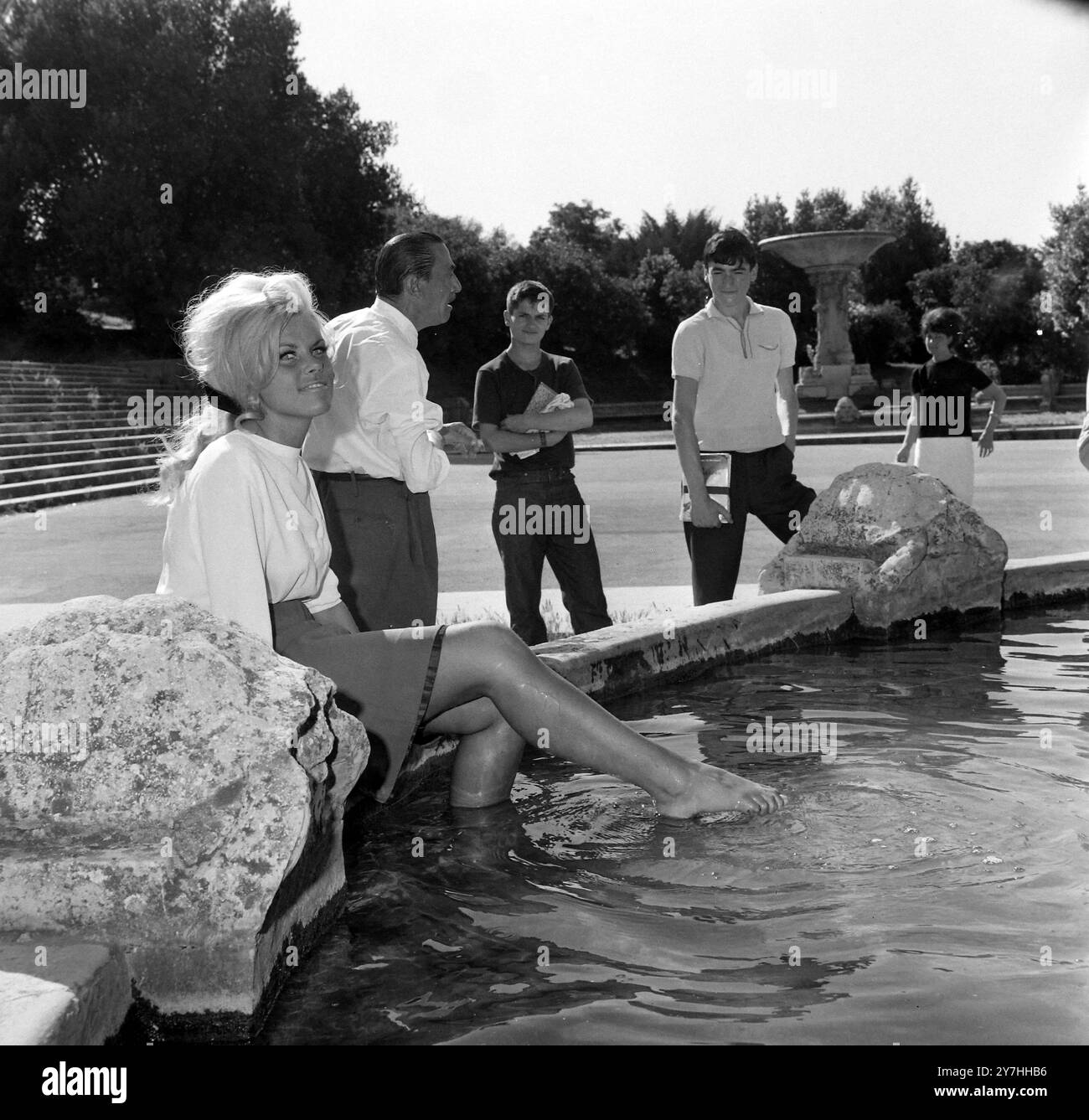 FOUNTAINS OF ROME IN HOT WEATHER ; 9 JUNE 1964 Stock Photo - Alamy