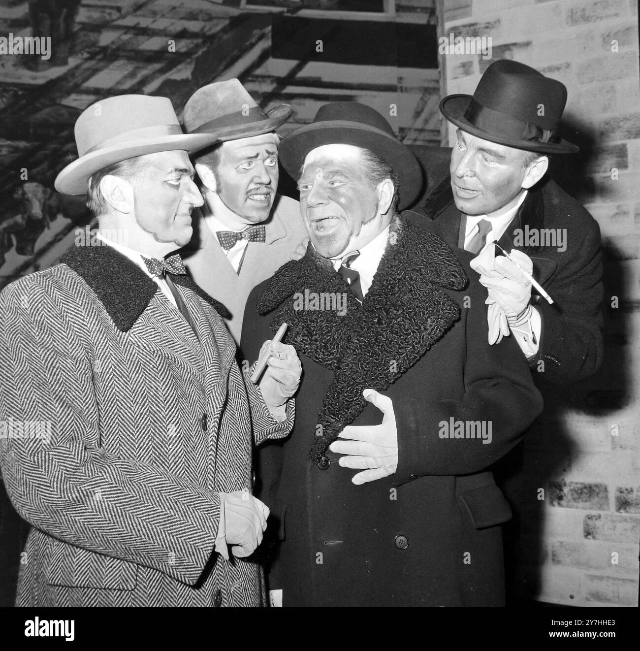 MICHAEL MEDWIN REHEARSING WITH SIOBHAN MCKENNA / ; 9 JUNE 1964 Stock ...