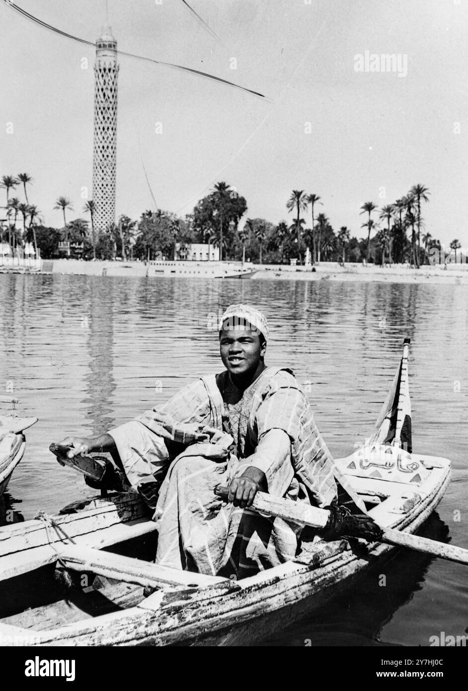 AMERICAN BOXING CHAMPION CASSIUS MARCELIUS CLAY MUHAMMAD ALI ON THE ...