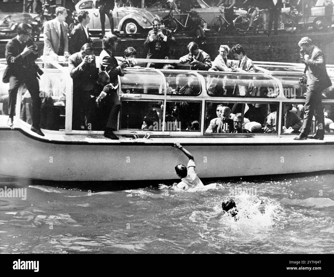 DUTCH FANS OF THE BEATLES IN AMSTERDAM BEATLEMANIA ; 6 JUNE 1964 Stock ...