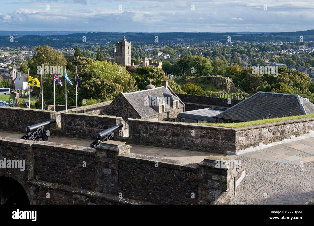 Stirling castle overlooking landscape hi-res stock photography and ...