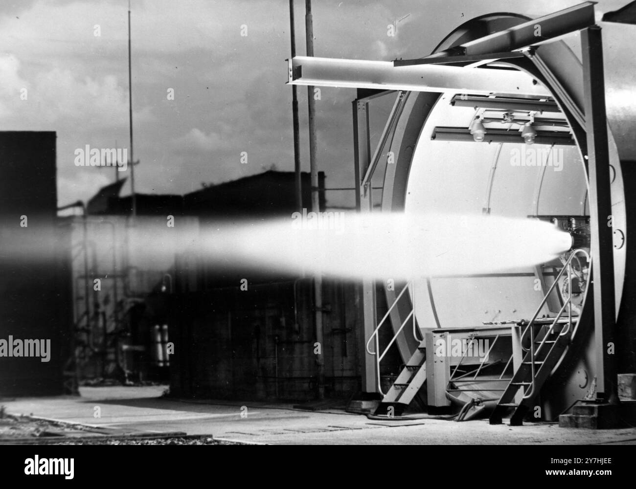 ROCKET ENGINE ROCKET PROPULSION ESTABLISHMENT BLUE STREAK ENGINE IN ...