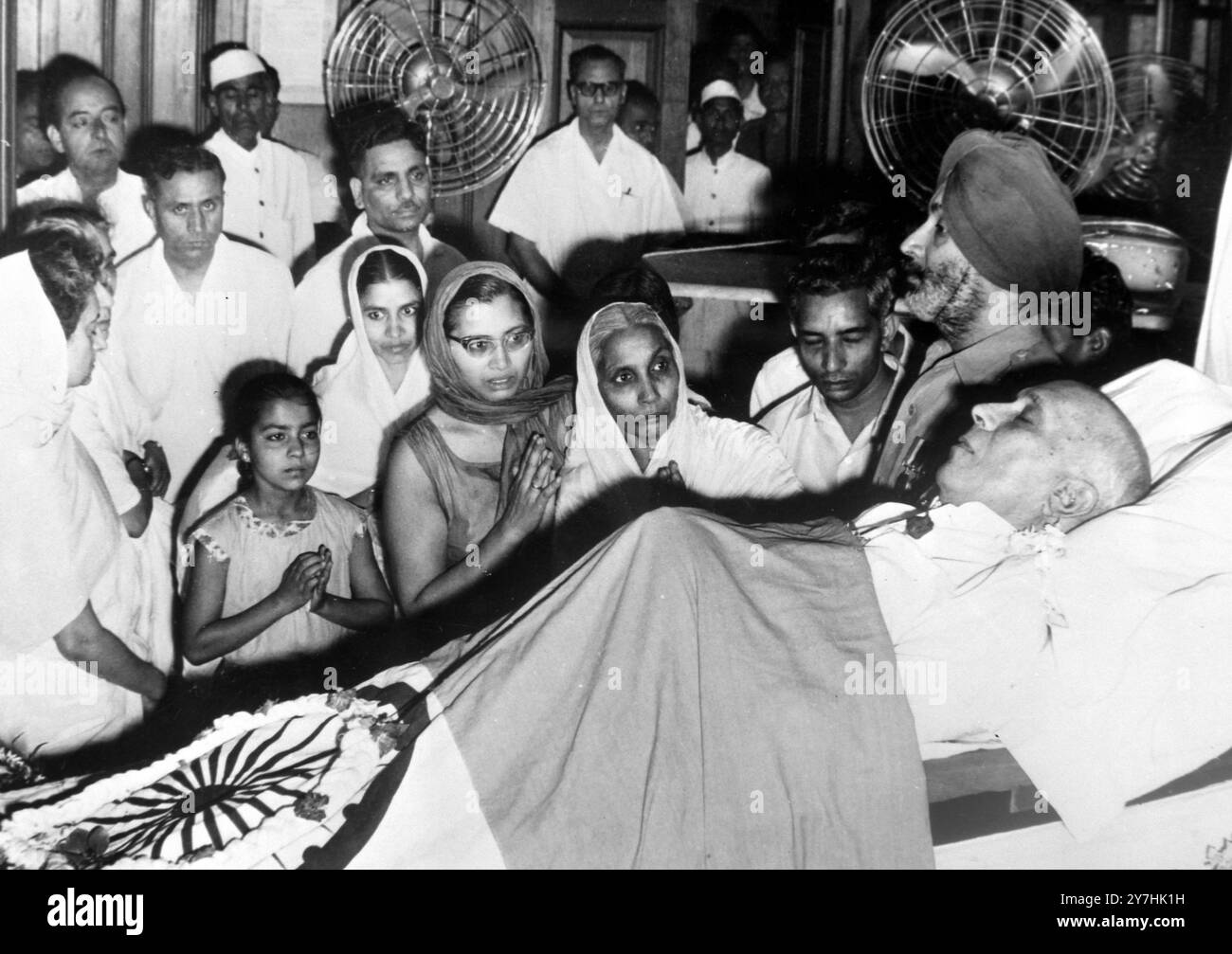 FUNERAL OF INDIAN PREMIER NEHRU PROCESSION IN NEW DELHI ; 1 JUNE 1964 ...
