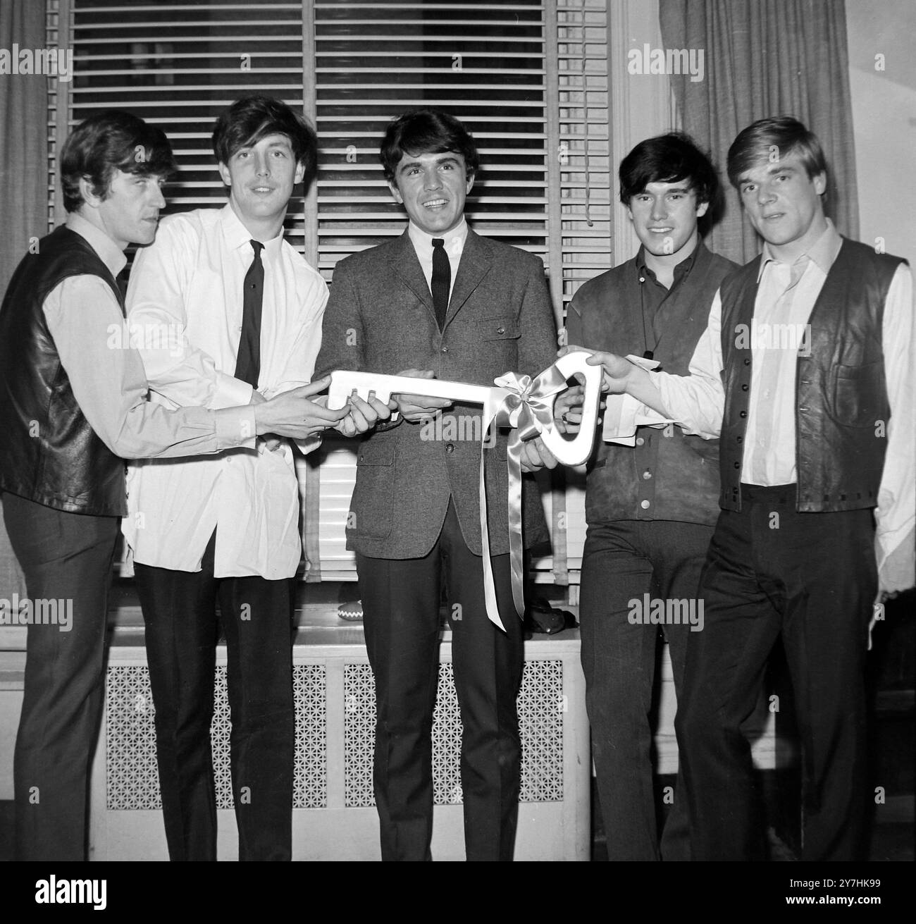 RICK HUXLEY OF POP GROUP THE DAVE CLARK FIVE AT CORNEGIE HALL IN NEW ...