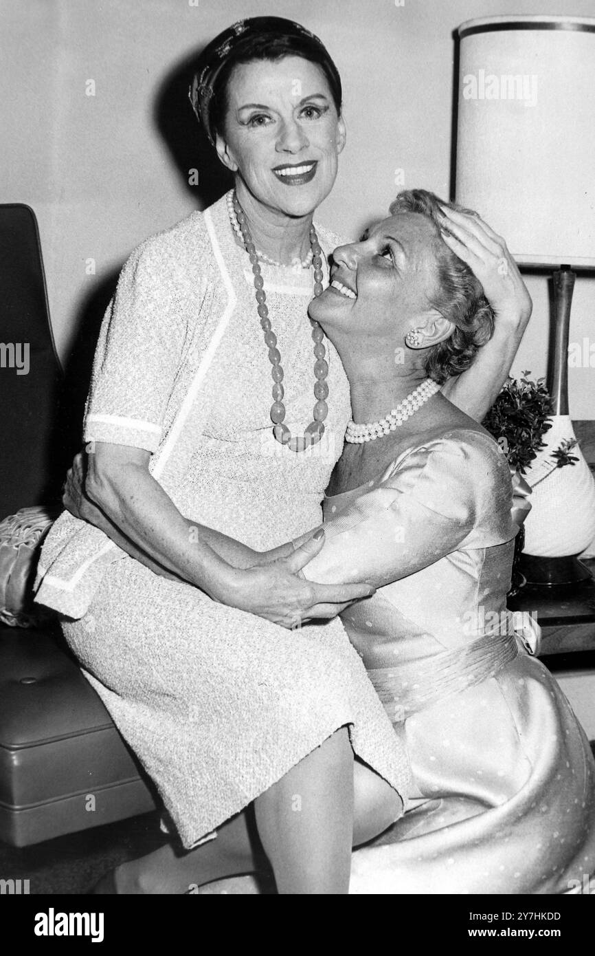 BEATRICE LILLIE WITH MARY MARTIN IN NEW YORK / ; 30 MAY 1964 Stock ...