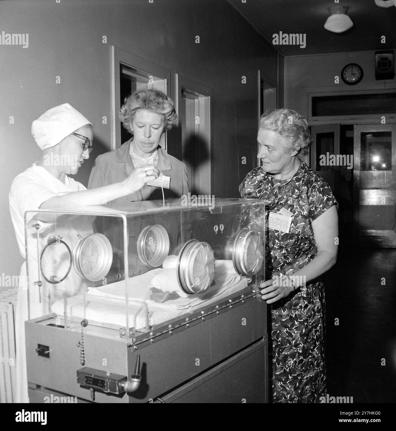 BRITISH NURSES OF NHS AT GENERAL HOSPITAL IN WASHINGTON ; 29 MAY 1964 ...