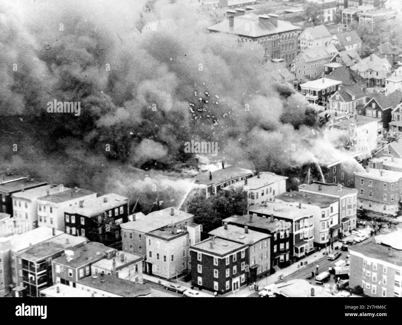 White tenements hi-res stock photography and images - Alamy