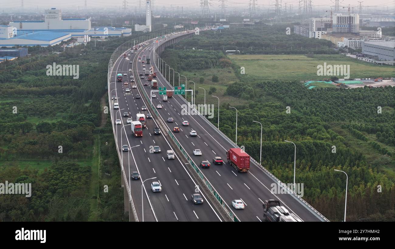 CHANGSHU, CHINA - SEPTEMBER 30, 2024 - Traffic flows for several ...