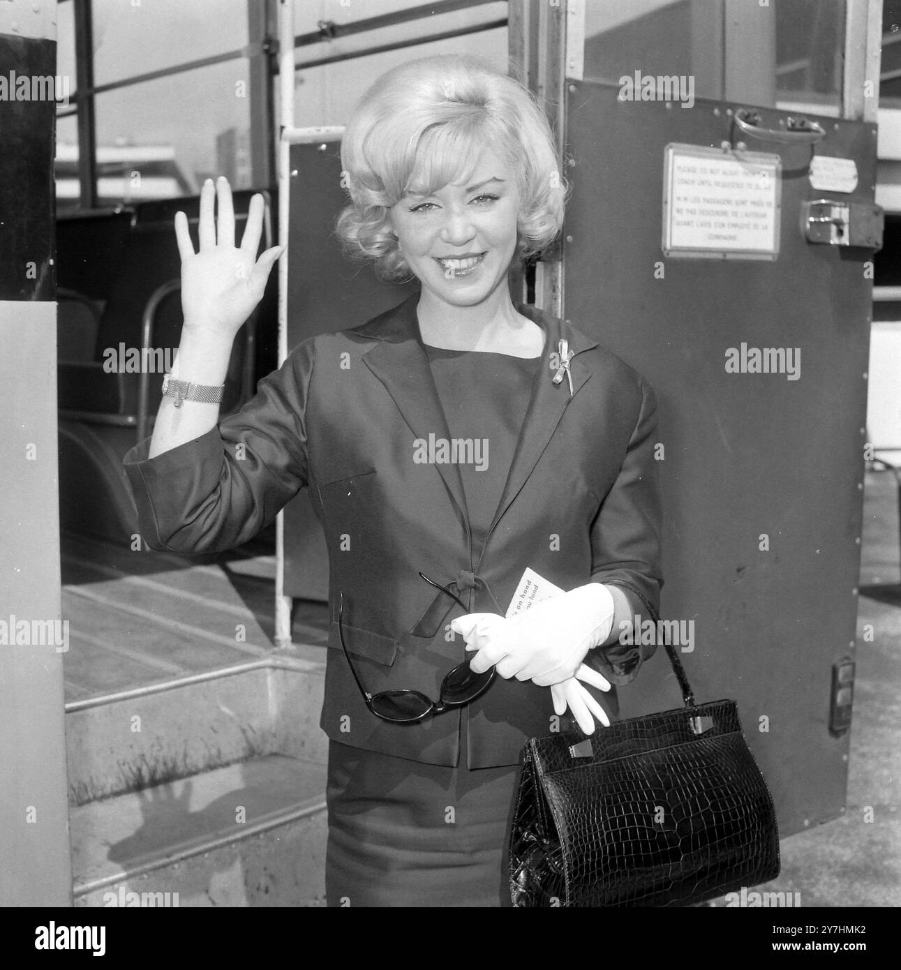 KATHY KIRBY OFF TO MANCHESTER AT LONDON AIRPORT / ; 20 MAY 1964 Stock ...