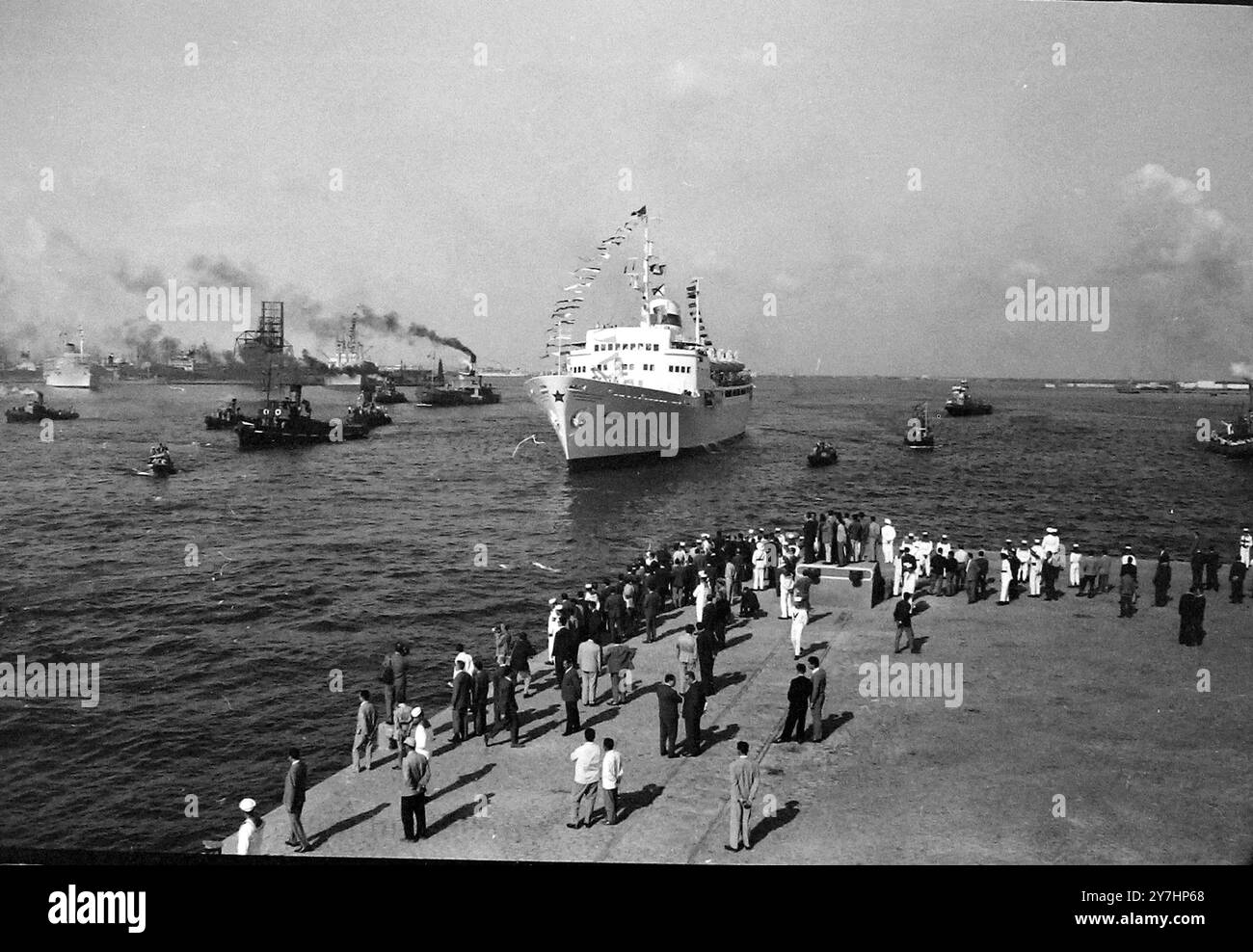 SOVIET CRUISER ARRIVES IN ALEXANDRIA ; 10 MAY 1964 Stock Photo - Alamy