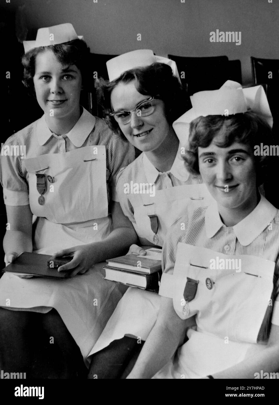 PRIZE WINNING NURSES IN GLASGOW - ANNIE FINNIE SMILES WITH ANN ...
