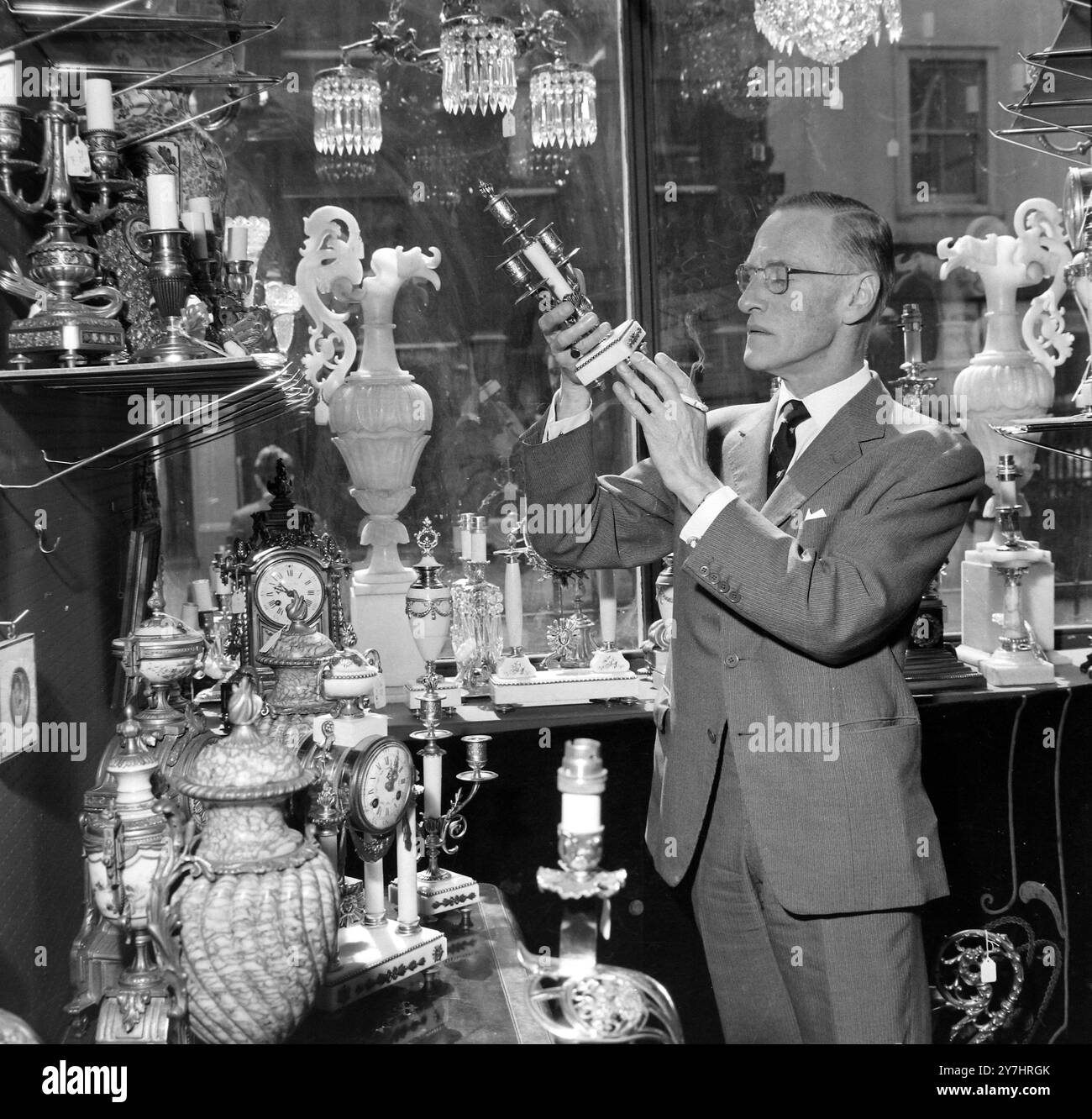 ACTOR WILFRED BRAMBELL AT STEPTOE & SON ANTIQUE SUPERMARKET IN LONDON ...