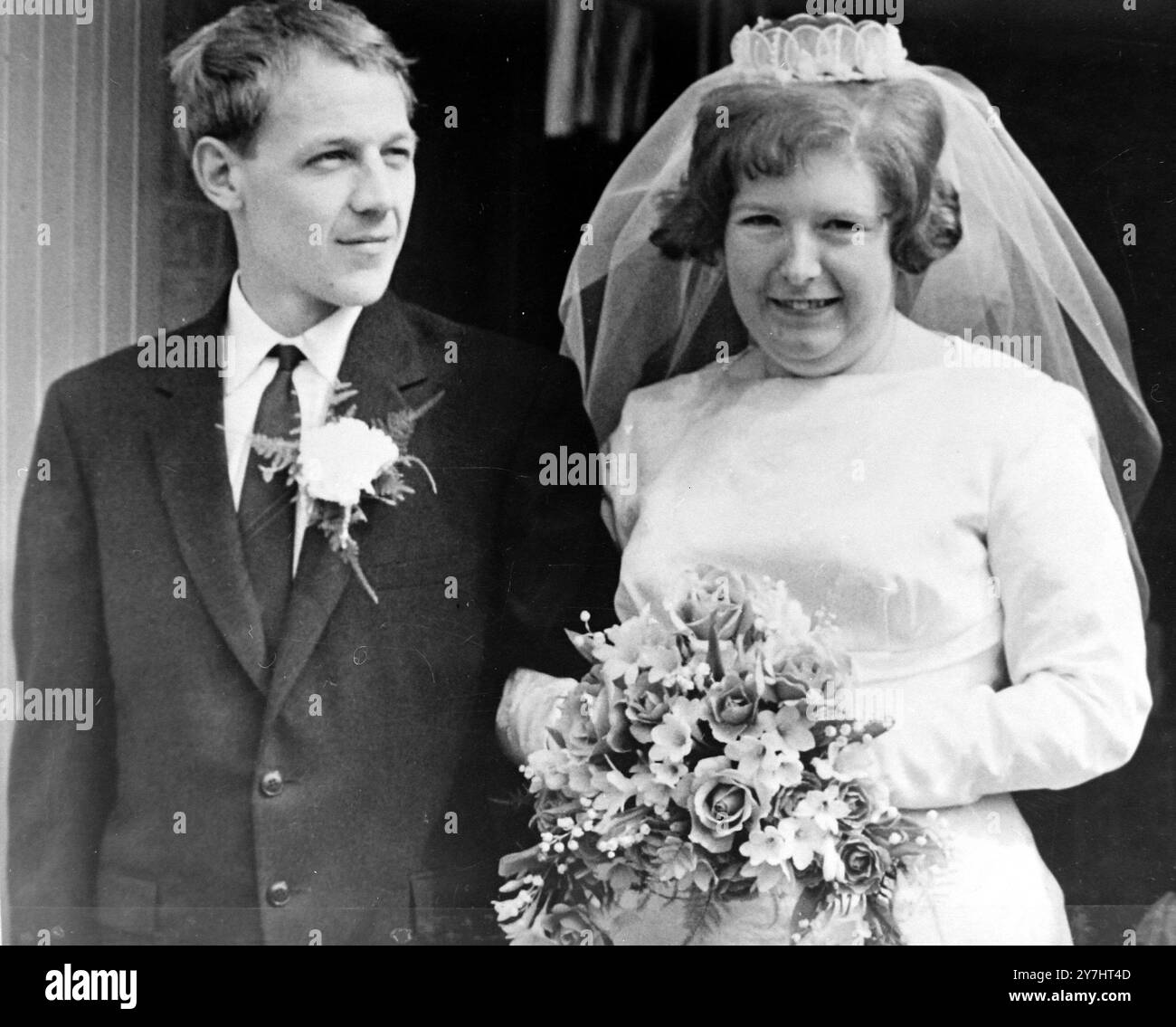 WEDDINGS UNUSUAL PARACHUTIST JOHN MURPHY AND JILL WREN WEDDING IN ...