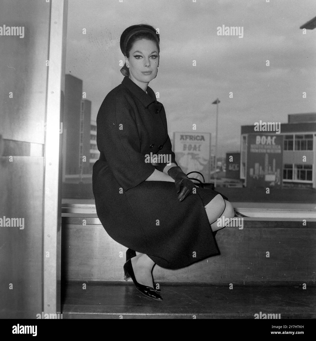 ACTRESS TRACY REED AT LONDON AIRPORT / ; 21 APRIL 1964 Stock Photo - Alamy