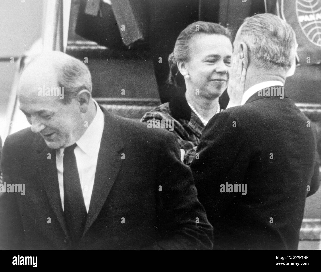 US AMERICAN PRESIDENT LYNDON B JOHNSON WITH DEAN RUSK AND WIFE AT ...