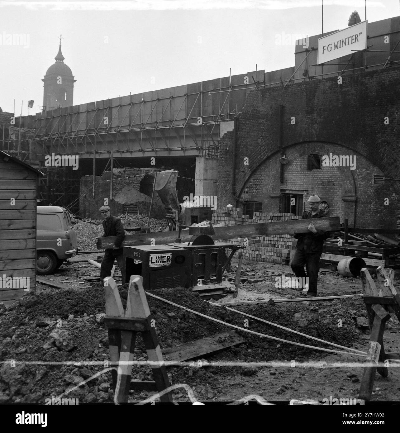REBUILDING OF CANNON STREET BRIDGE IN LONDON ; 20 APRIL 1964 Stock ...