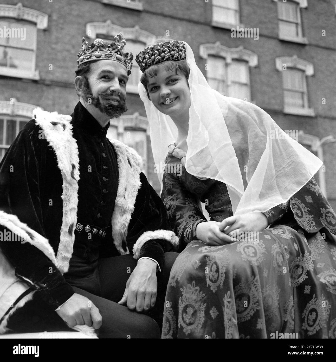 18 APRIL 1964 JAMES BLAKE AS RICHARD III AND PAULINE WEATHERLY AS QUEEN ...