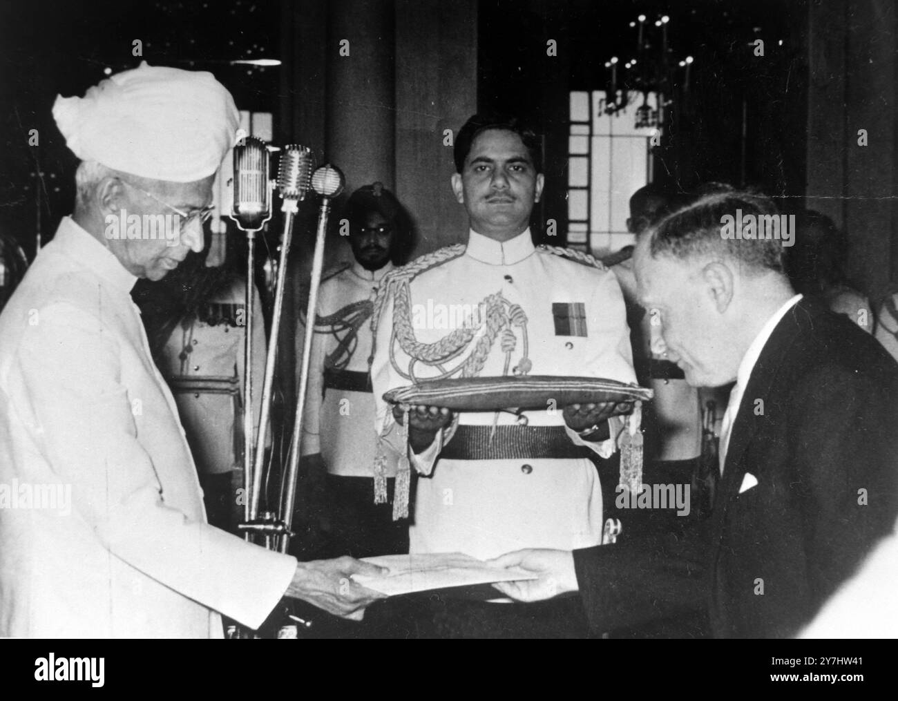 WILLIAM WARNOCK OF IRLENAD WITH SARVEPALLI RADKAKRISHNAN IN NEW DELHI ...