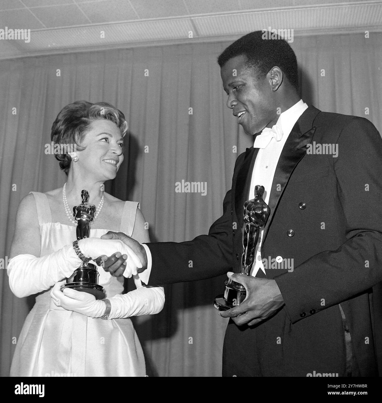 Sidney poitier oscar lilies hi-res stock photography and images - Alamy