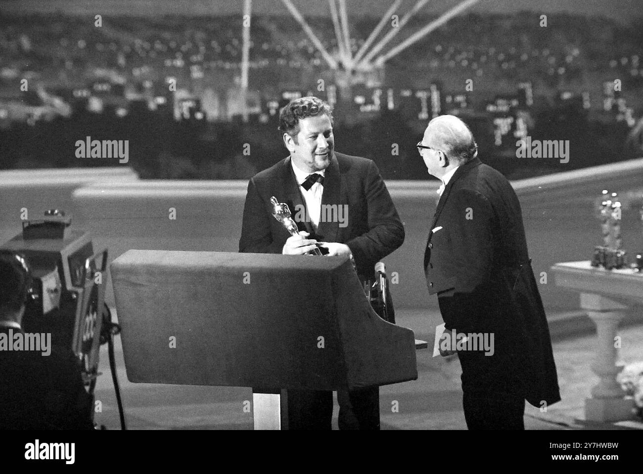 ED BEGLEY ACTOR AND PETER USTINOV WITH OSCAR ACADEMY AWARD IN SANTA ...