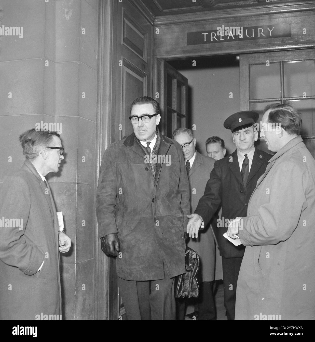 RON SMITH WITH POST OFFICE UNION MEN IN LONDON / ; 14 APRIL 1964 Stock ...