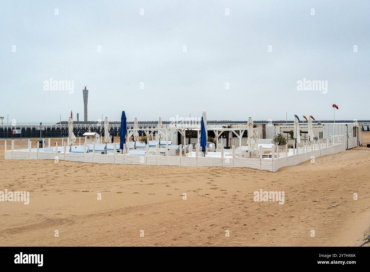 Travel to Coastal Beach Travel to Coastal Beach Life at Oostende ...