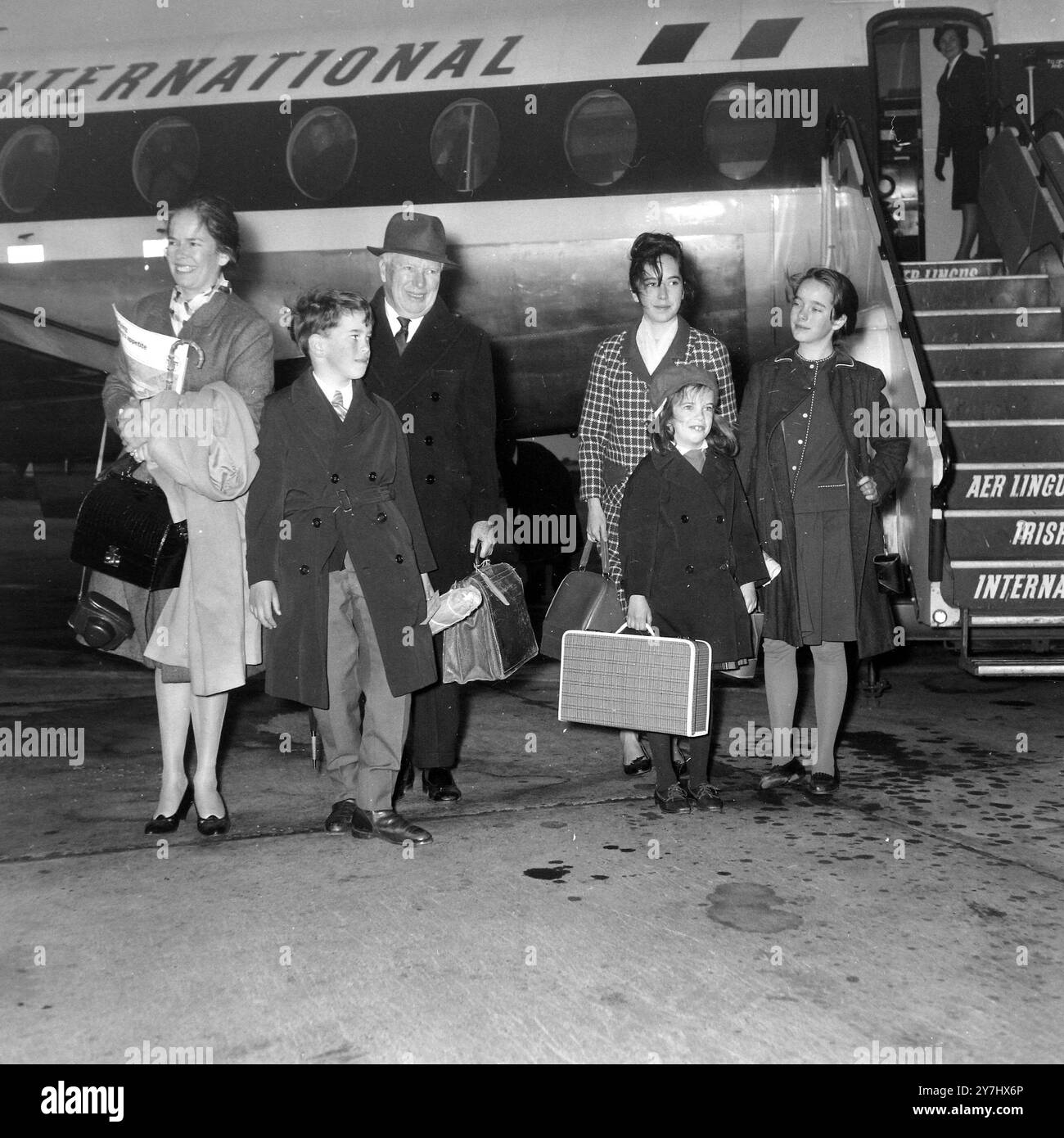 CHARLIE CHAPLIN WITH FAMILY AT LONDON AIRPORT / ; 9 APRIL 1964 Stock ...