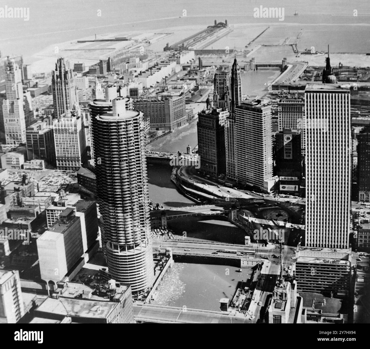 SKYLINE PANORAMA AERIAL VIEW OF CHICAGO ; 10 APRIL 1964 Stock Photo - Alamy