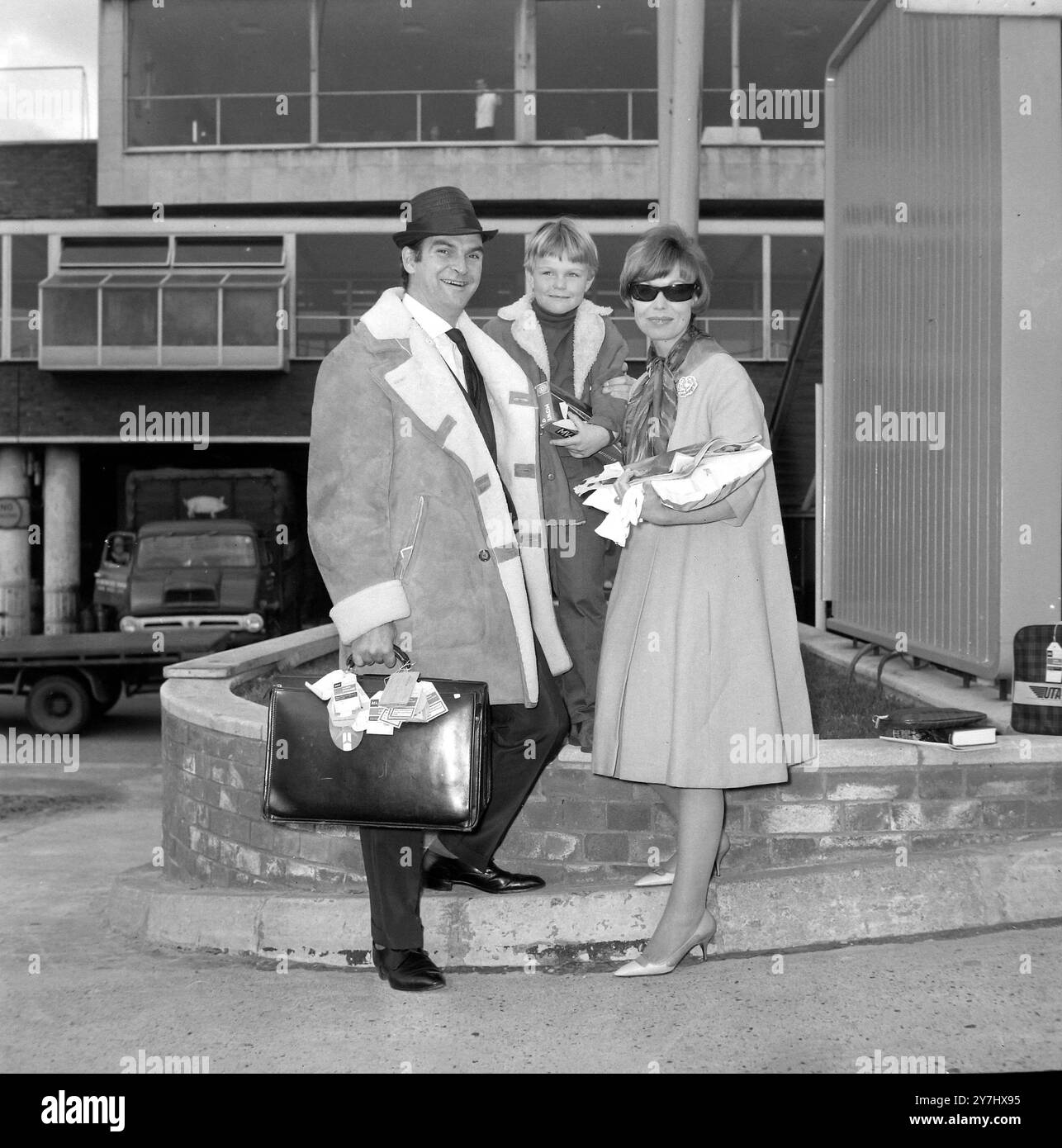 Stanley baker and wife hi-res stock photography and images - Alamy