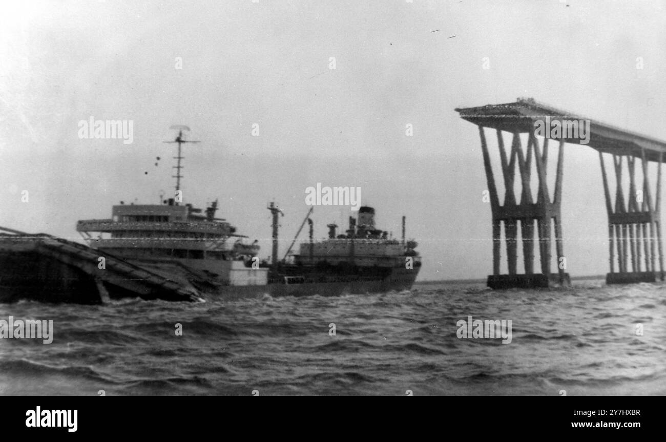 SHIP CRASHES COLLAPSED ROADWAY COVERS ESSO MARACAIBO LAKE BOW IN ...