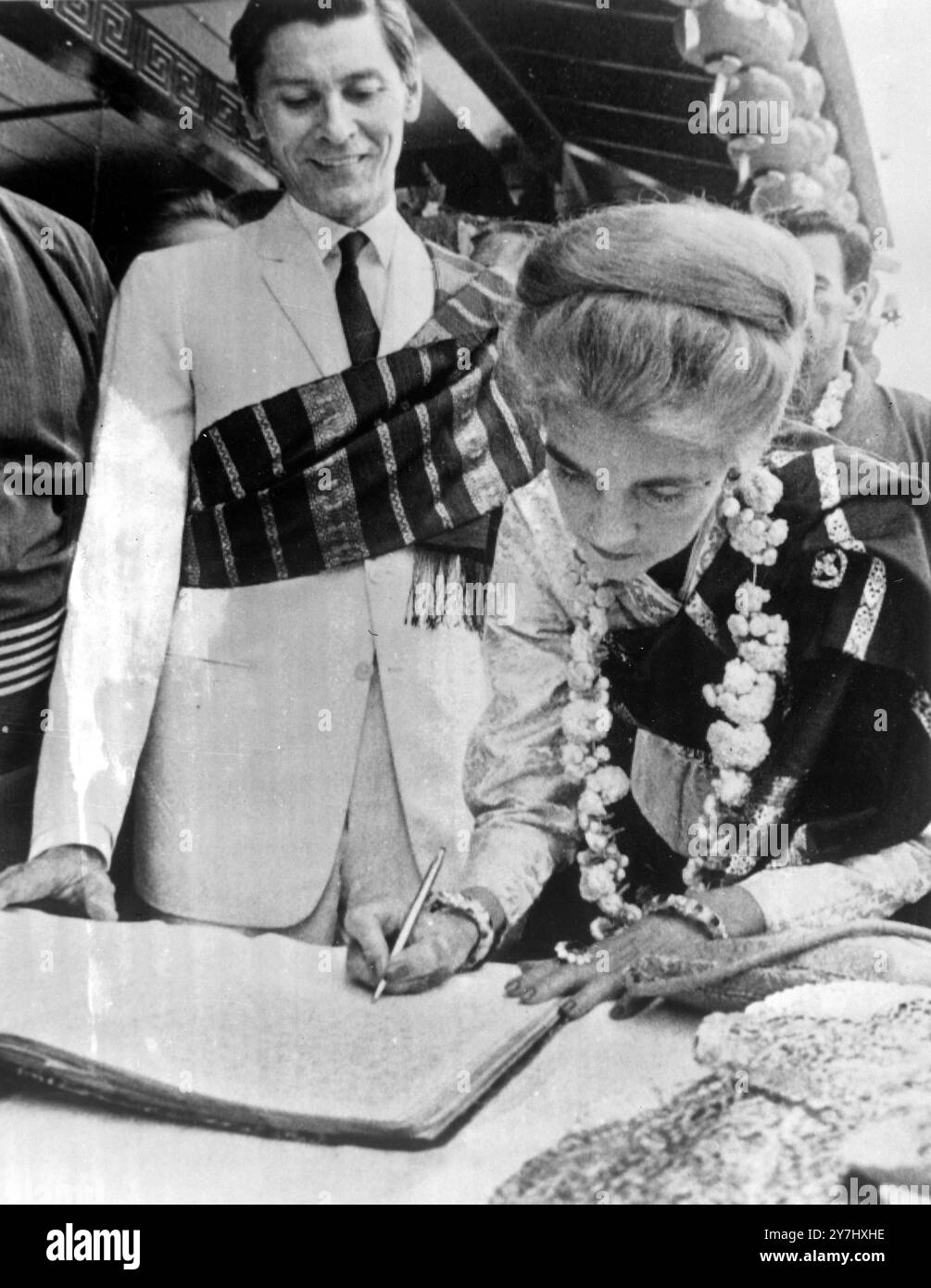 BARBARA HUTTON SIGN REGISTER WITH LAOTIAN PRINCE CHAO DOAN IN MEXICO ...