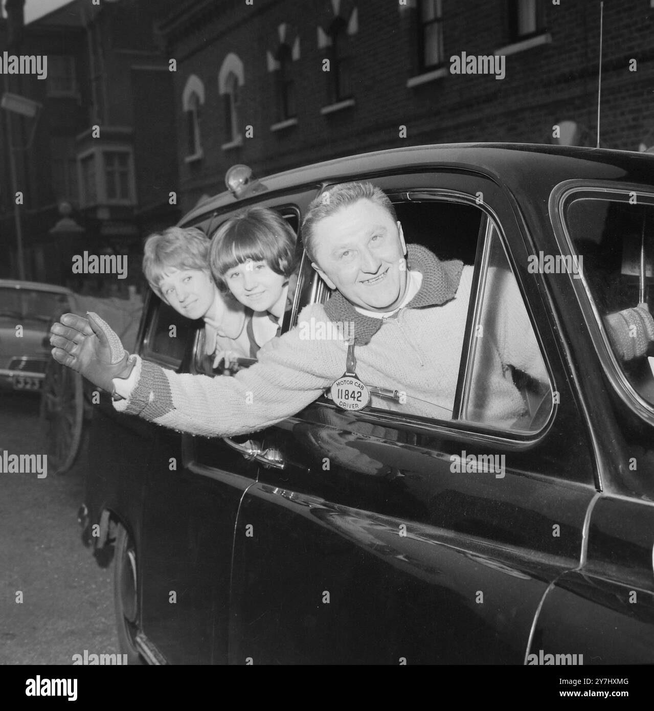 CAROL RICHARDSON WITH FATHER HAROLD AND SISTER ELAINE IN LONDON / ; 7 ...