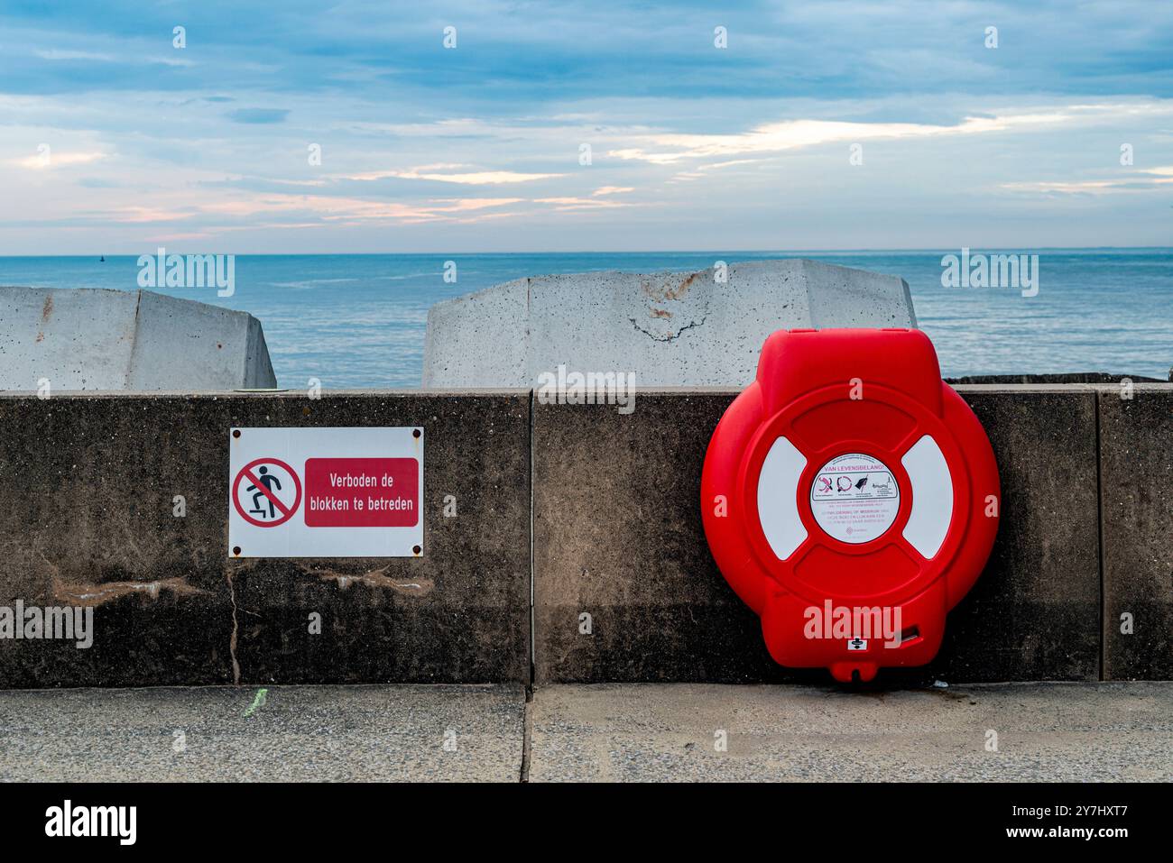 Travel to Coastal Beach Travel to Coastal Beach Life at Oostende ...