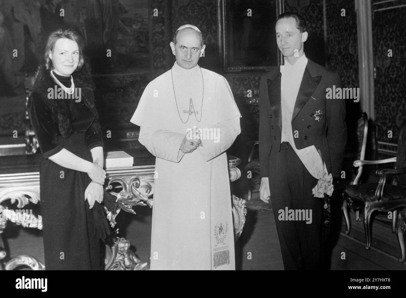 PRINCESS IRENE WITH POPE PAUL VI GIVES AUDIENCE WITH PRINCE HUGO ...