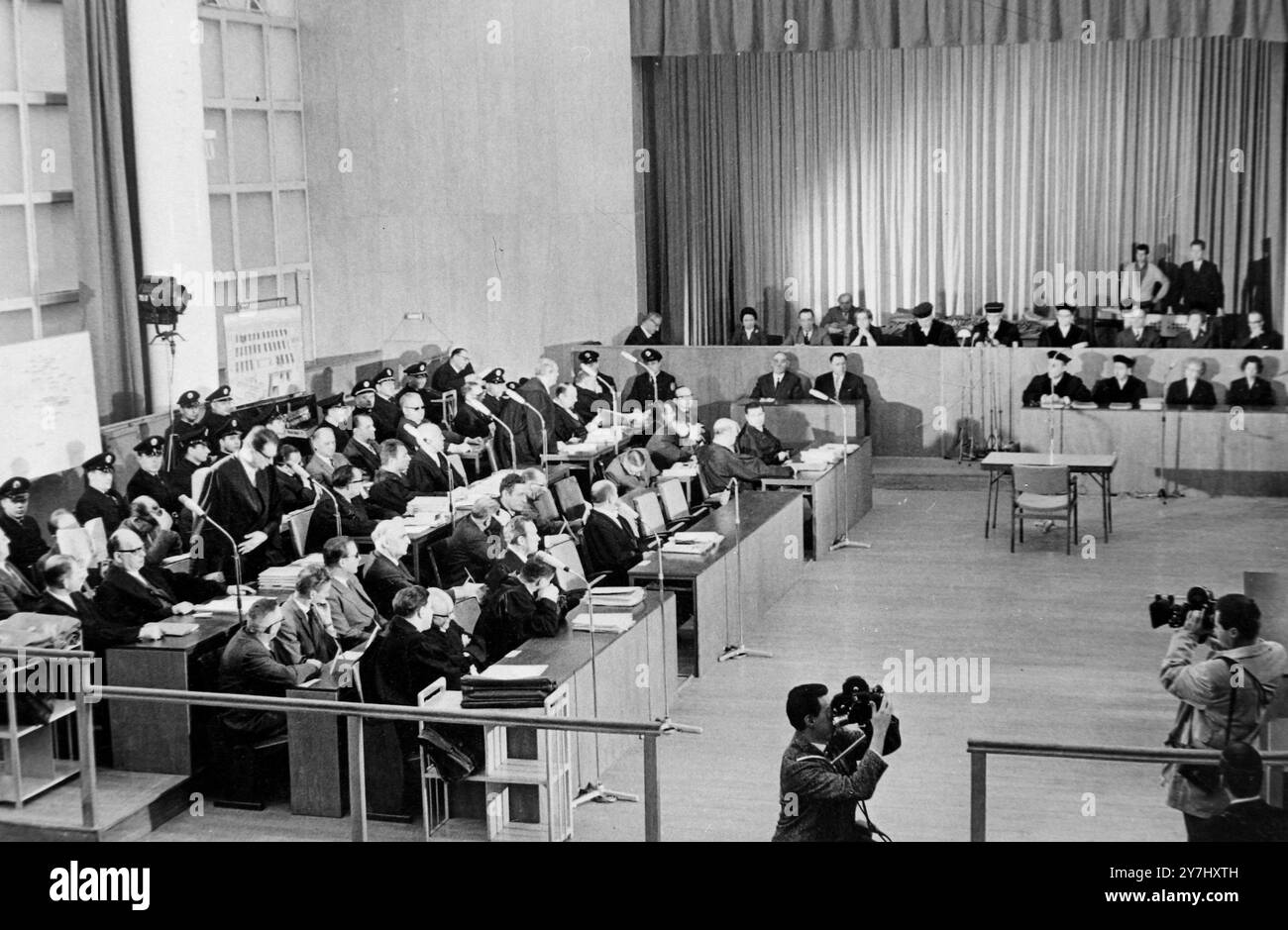 STEFAN BARETZKI AT AUSCHWITZ TRIAL IN FRANKFURT, GERMANY ; 7 APRIL 1964 ...