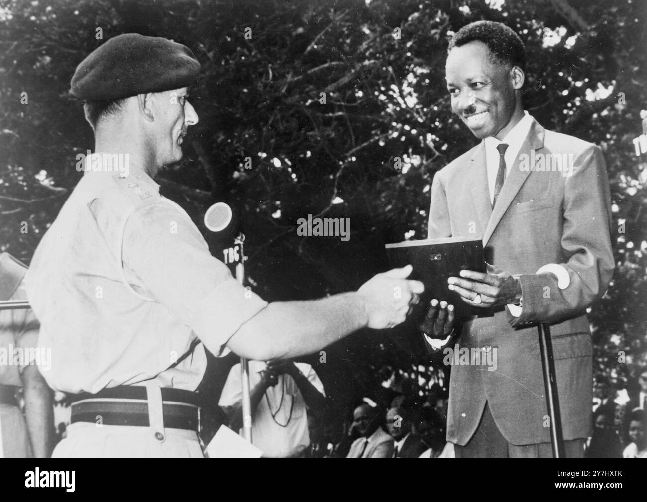 ROYAL MARINE TROOPS WITH PRESIDENT JULIUS NYERERE WITH CARTER LT COL IN ...