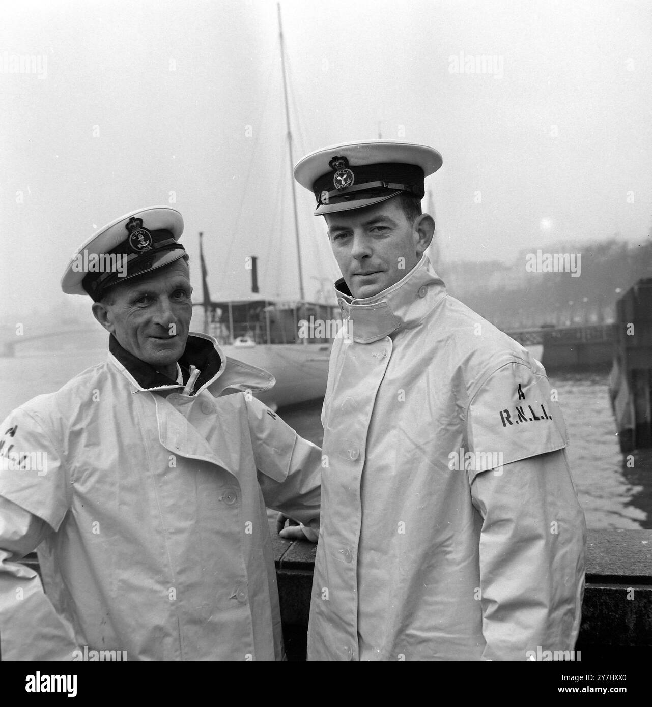 JOSPEH HOULIHAN AND RICHARD HICKEY LIFEBOATMEN - GALLANTRY AWARDS IN ...