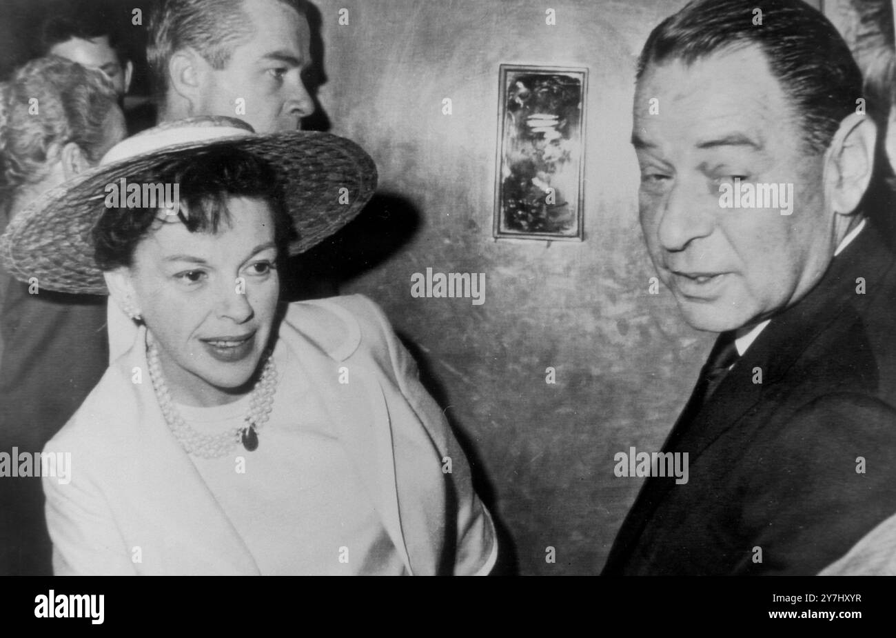 SID LUFT WITH WIFE JUDY GARLAND AT COURT IN SANTA MONICA, CALIFORNIA ...