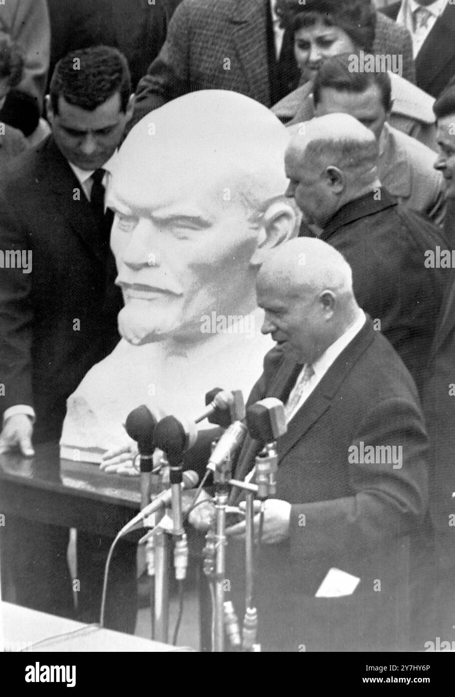 Bust lenin image Black and White Stock Photos & Images - Alamy