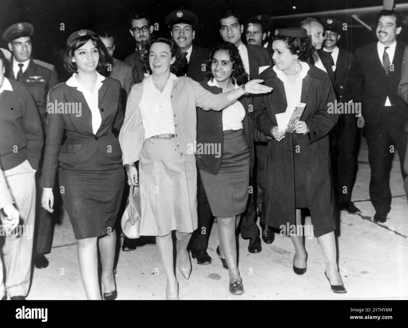 JERRIE MOCK US HOUSEWIFE ON ROUND THE WORLD FLIGHT IN CAIRO / ; 3 APRIL ...