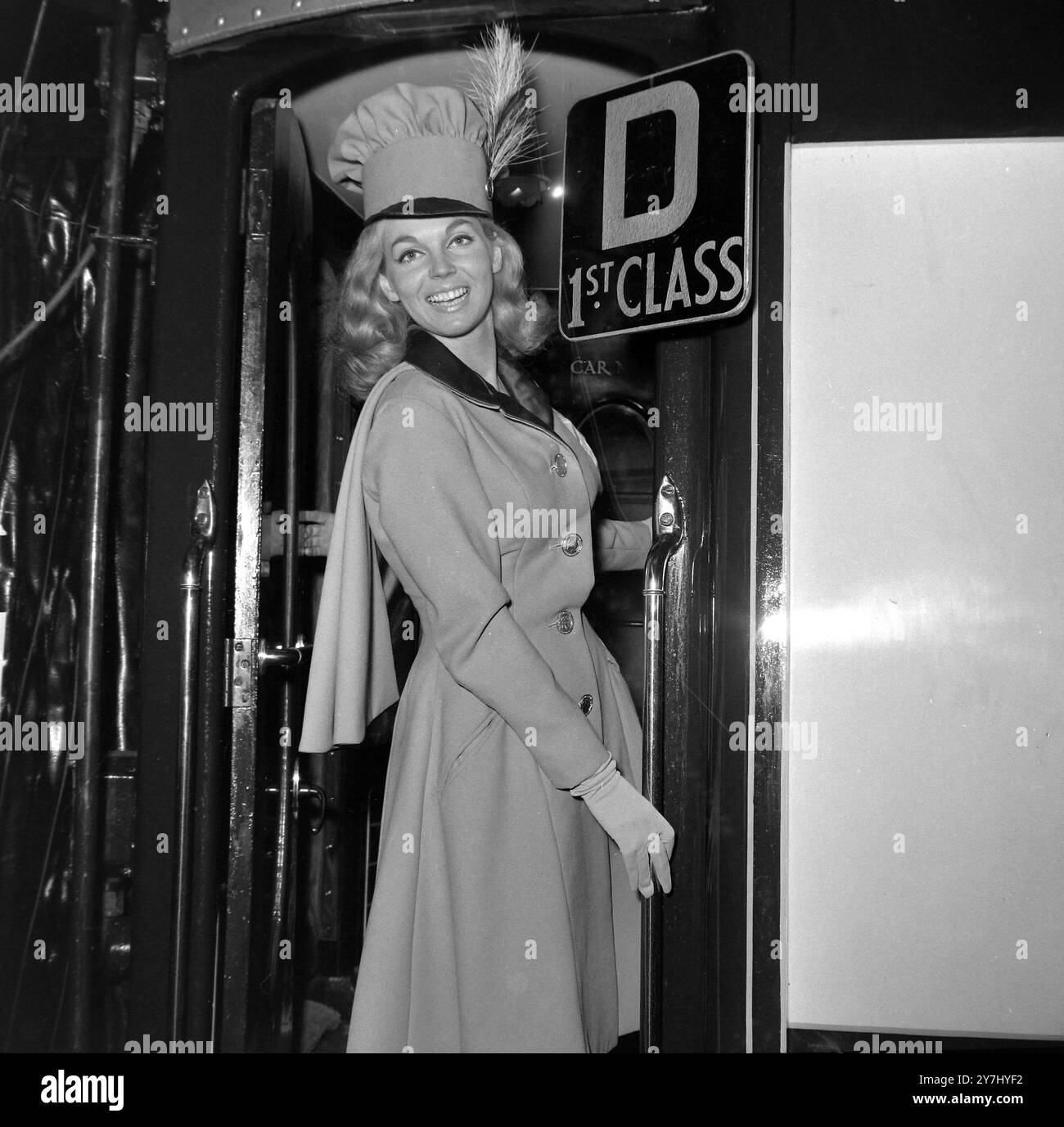 RAILWAYS REGENCY BELLE MARILYN COLLINS ABOARD FIRST CLASS CABIN ; 29 ...