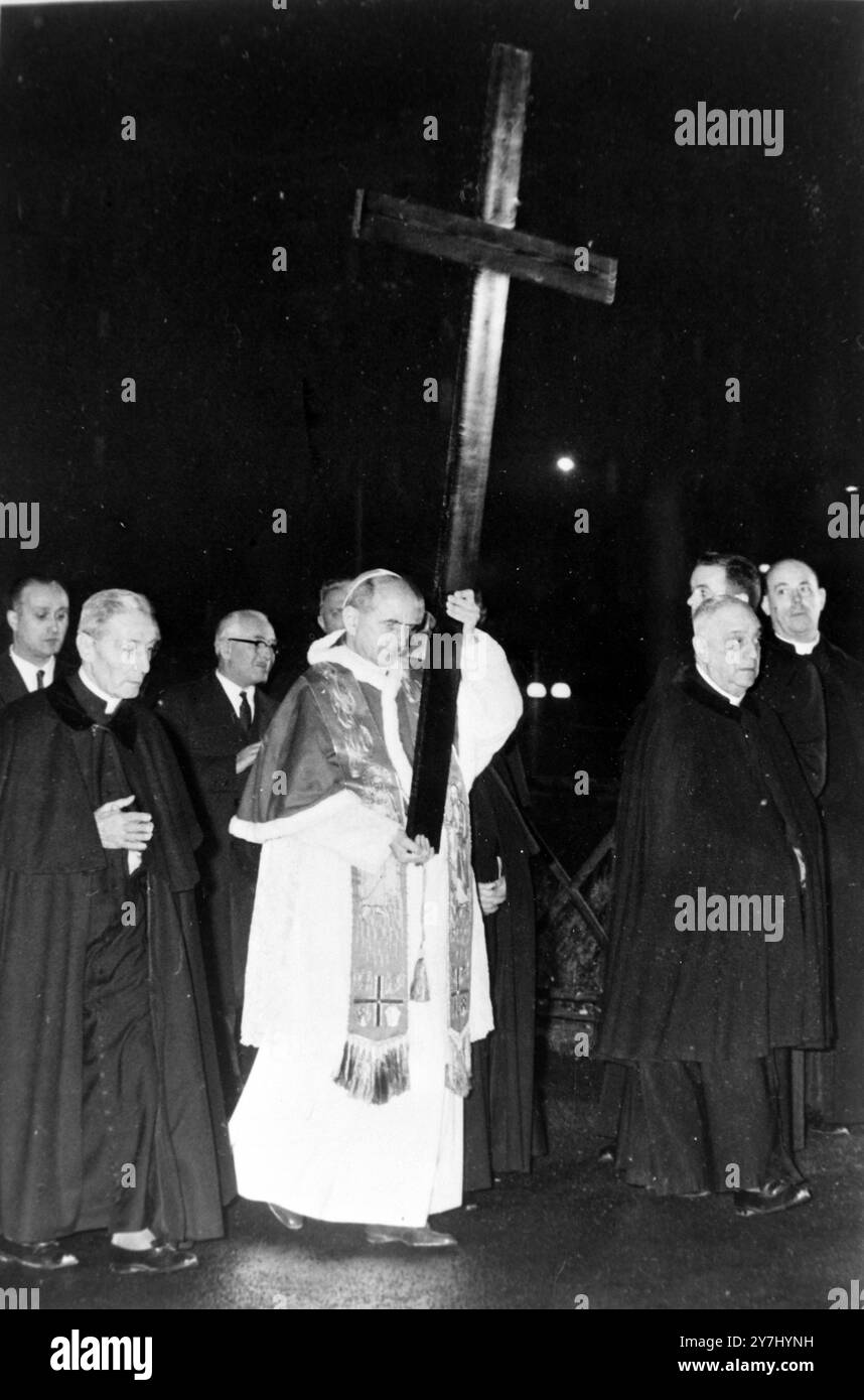 RELIGION POPE PAUL VI CARRIES CROSS TO STATIONS, WAY OF THE CROSS ...