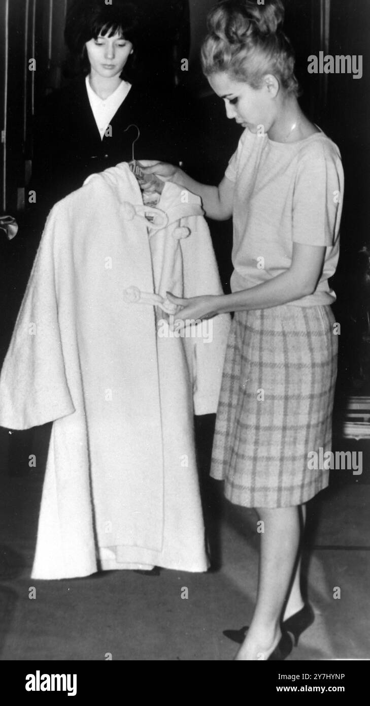 YASMINA, FORMER JACQUES ESTEREL MODEL IN ALGIERS ; 28 MARCH 1964 Stock ...